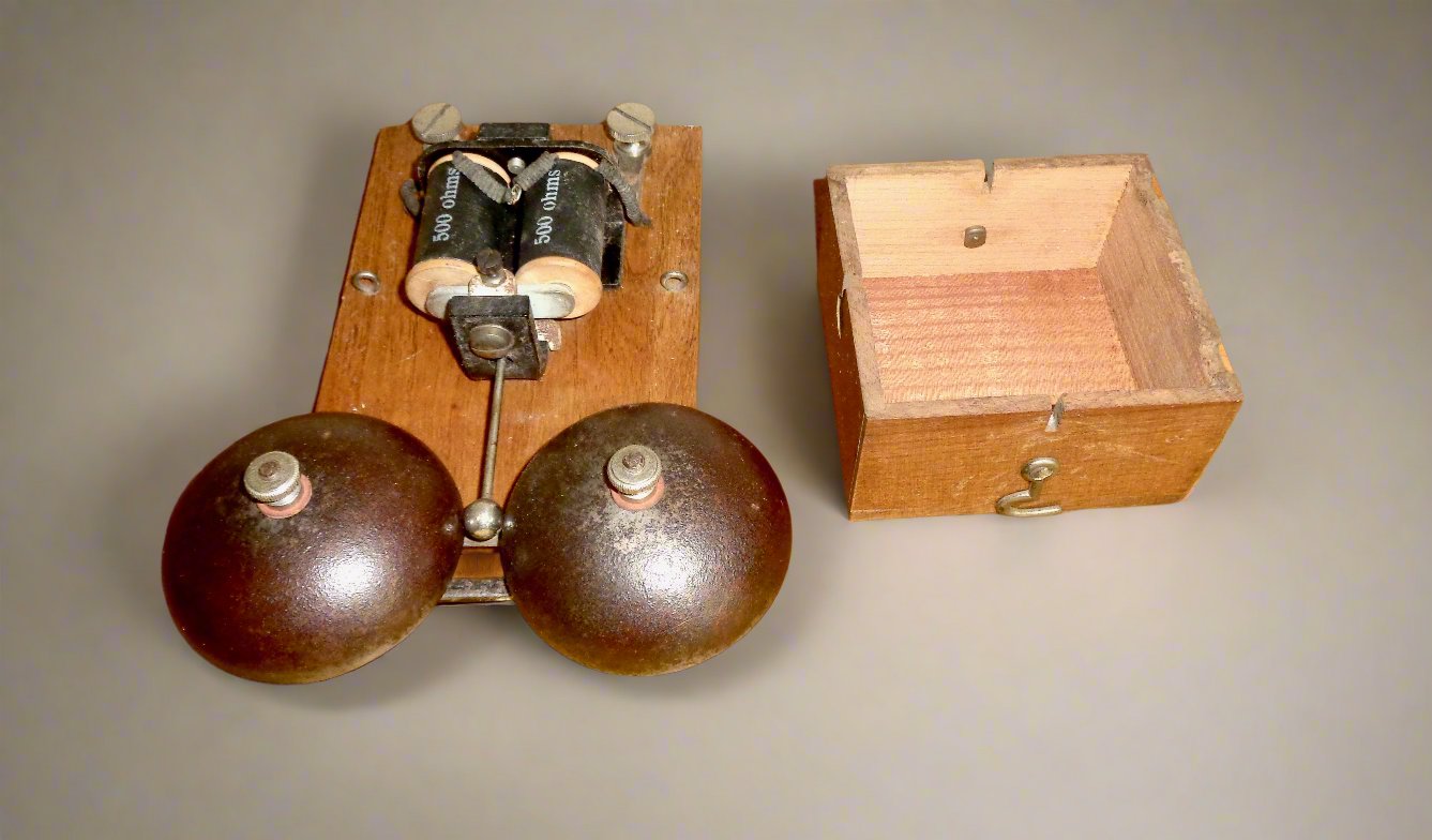 1937 Albert Pernet Paris 1000 Ohm Telephone Twin Bell Ringer Box. In W ...