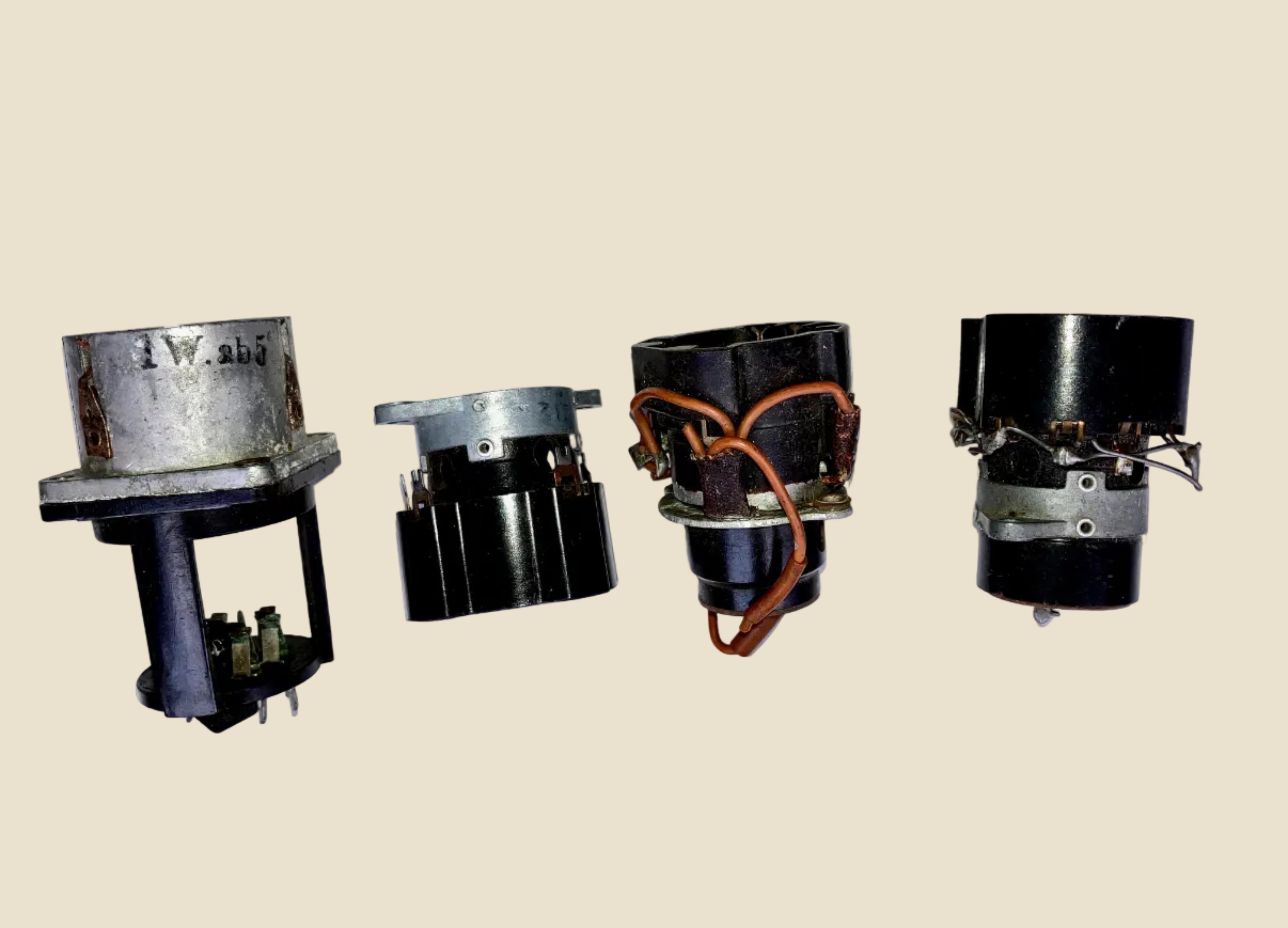 Collection of Four WW2 Wehrmacht Eigentum German Thermionic Valve Base ...