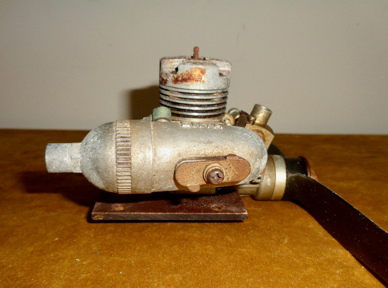 1970s Enya Model 4005 19V Engine For Model Aircraft With Master Airscr ...