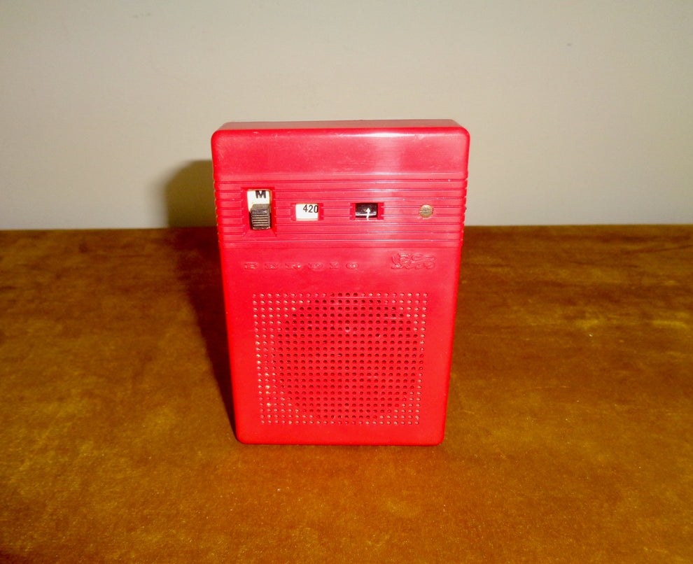 1960s Perdio Mini Six PR24 Pocket Transistor Radio In Red And White Pl ...
