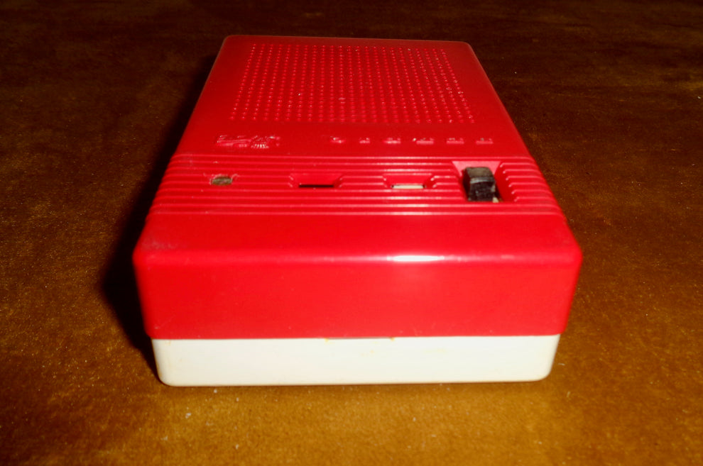 1960s Perdio Mini Six PR24 Pocket Transistor Radio In Red And White Pl ...