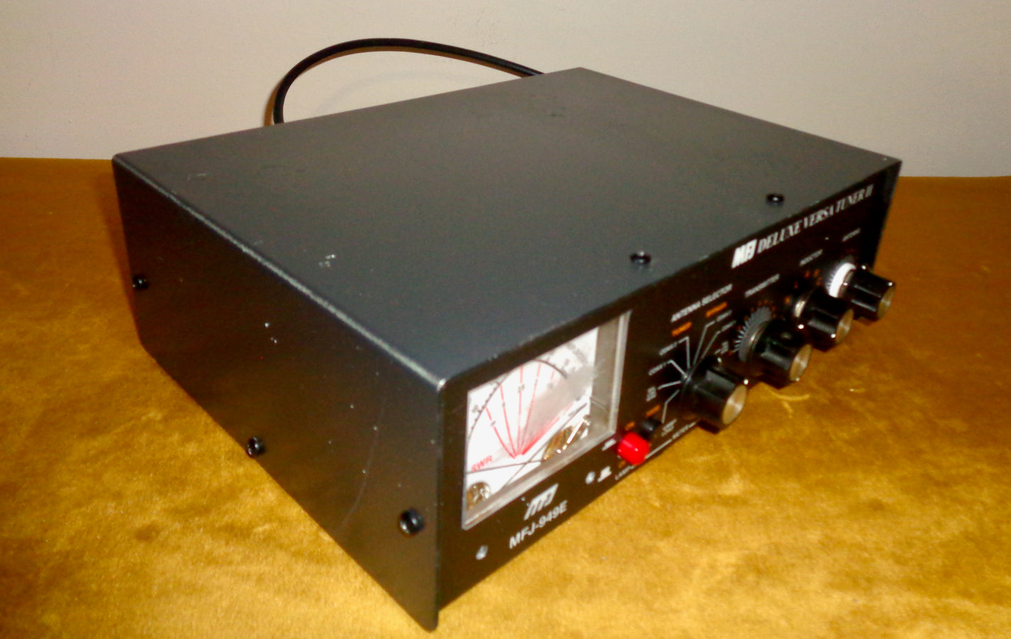 Pre-Owned MFJ 949E Deluxe Versa Tuner II 300 W 1.8-30MHz – Mullard ...