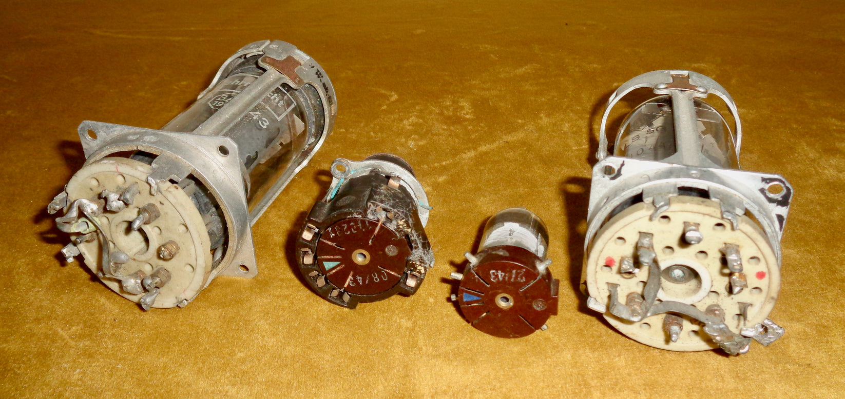 Set of Four WW2 German Telefunken Thermionic Valves – Mullard Antiques ...