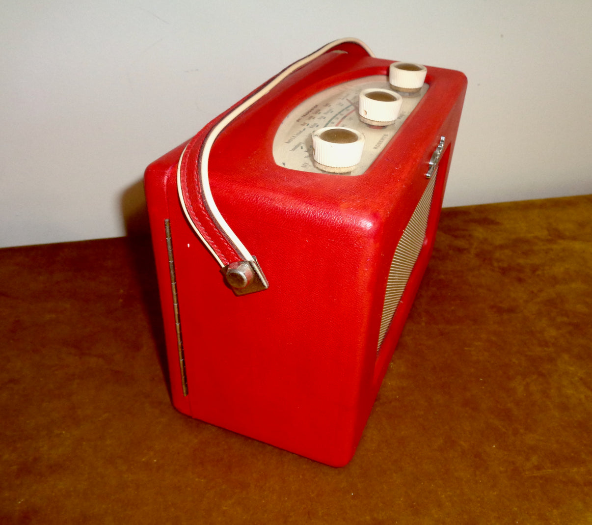 1950s Red Roberts RT1 Two Waveband LW/MW Transistor Radio – Mullard ...