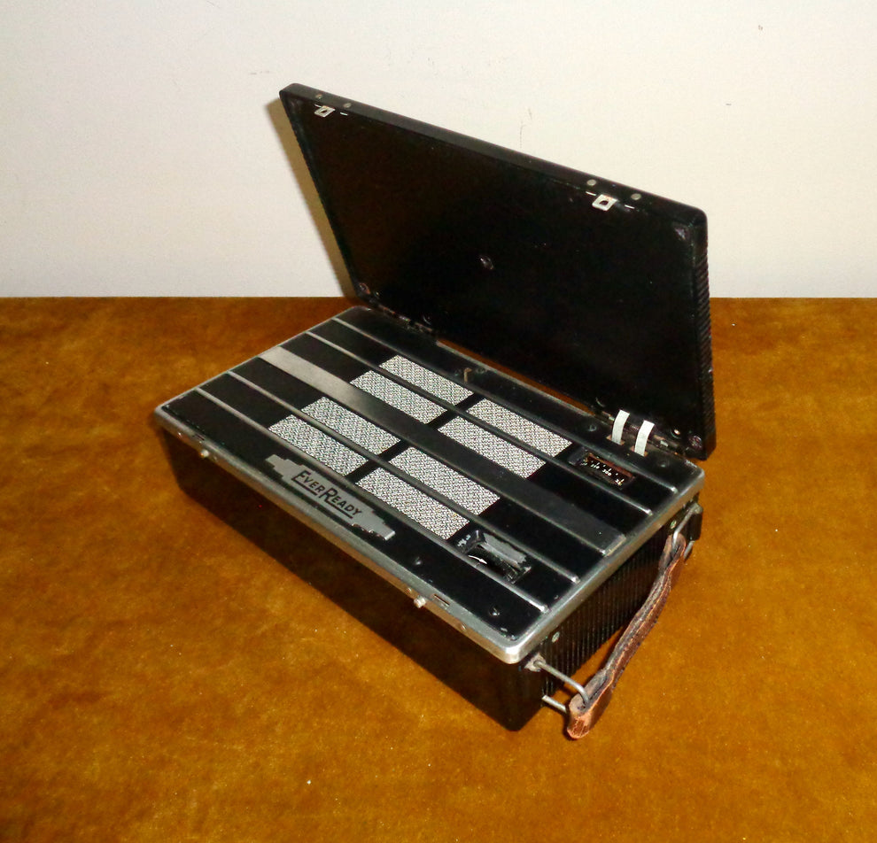 1940s Ever Ready Model Personal B Valve MW Portable Battery Radio ...