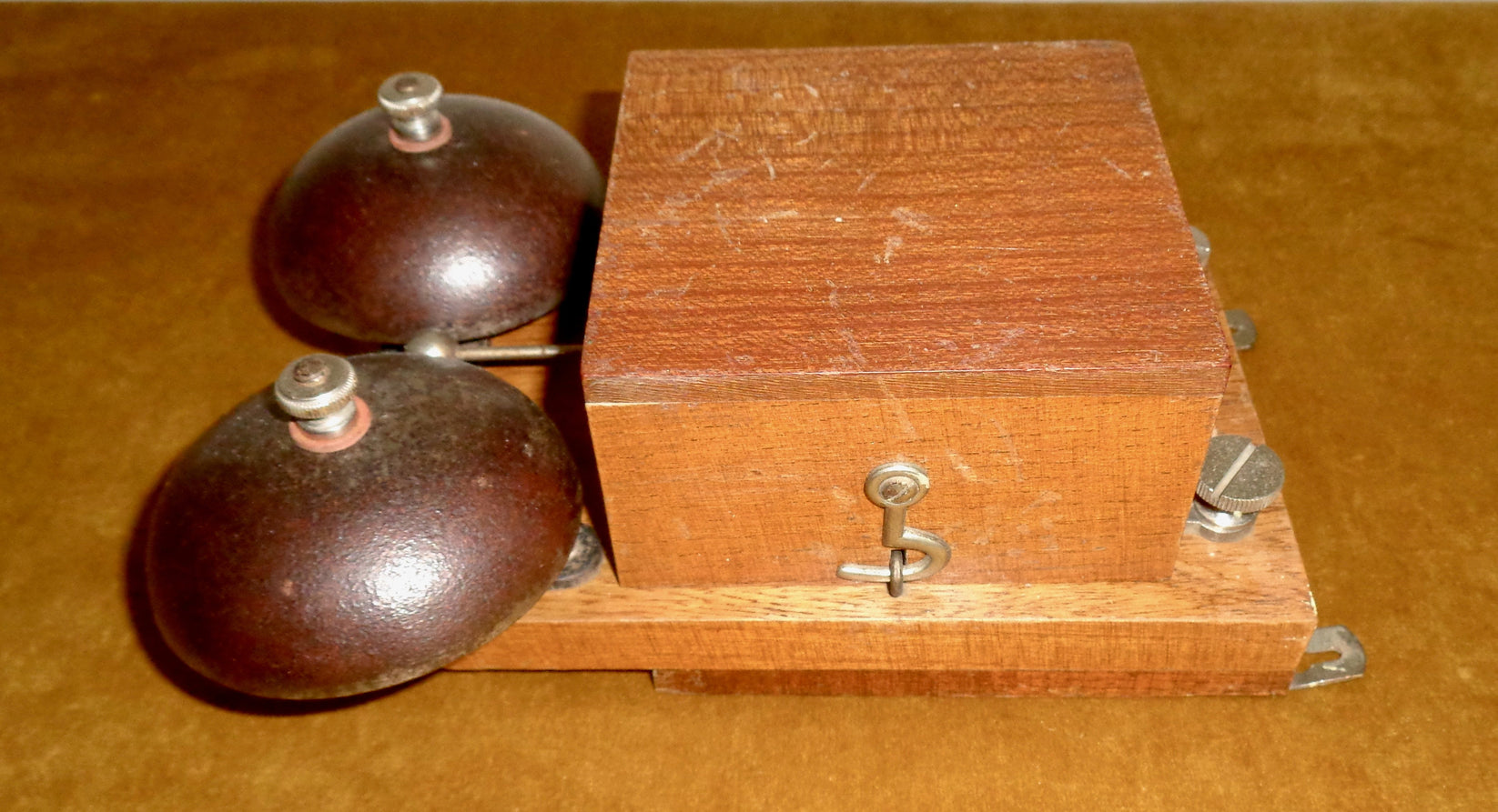 1937 Albert Pernet Paris 1000 Ohm Telephone Twin Bell Ringer Box. In W ...