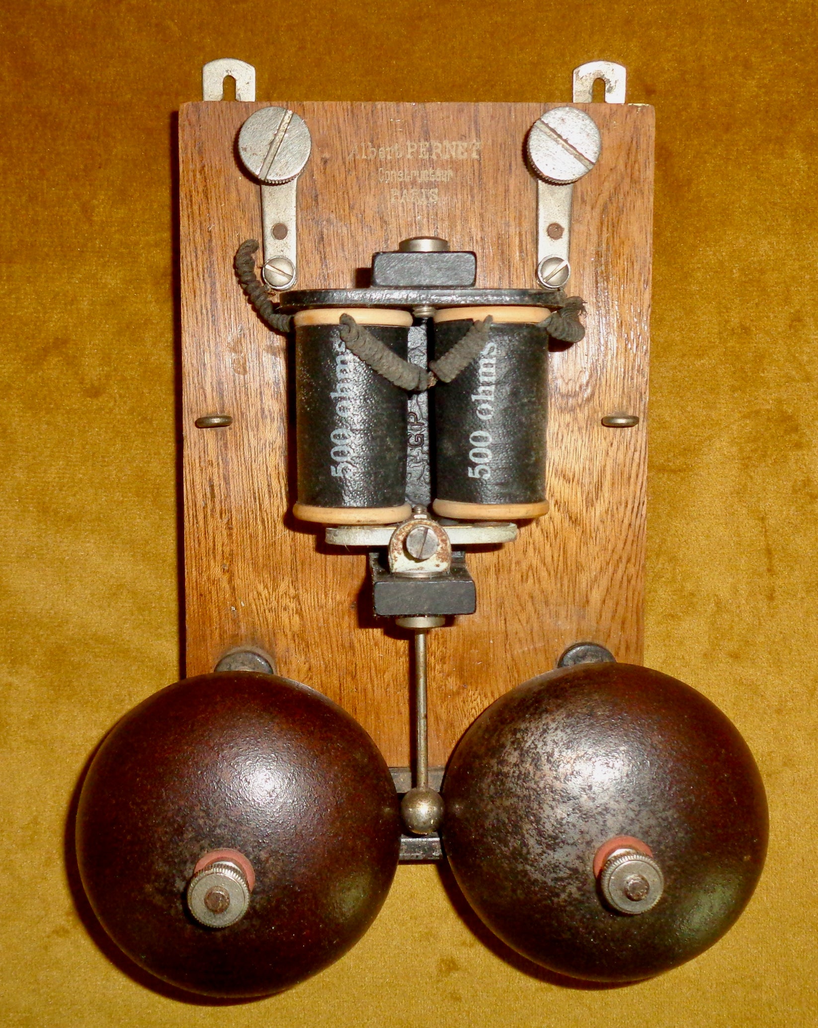 1937 Albert Pernet Paris 1000 Ohm Telephone Twin Bell Ringer Box. In W ...