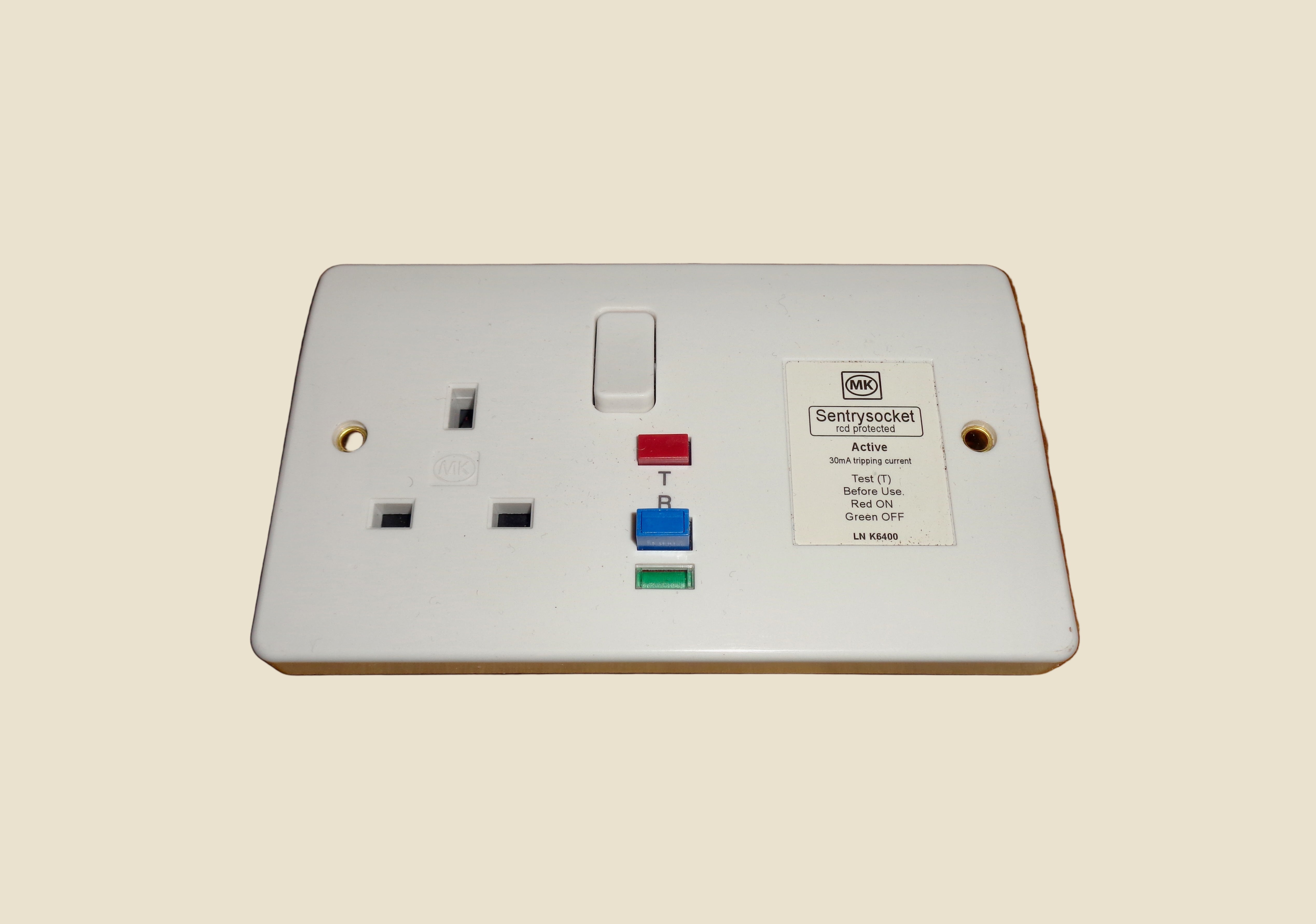 MK One Gang Sentry Socket White RCD Protected LN K6400 13A 230V ...
