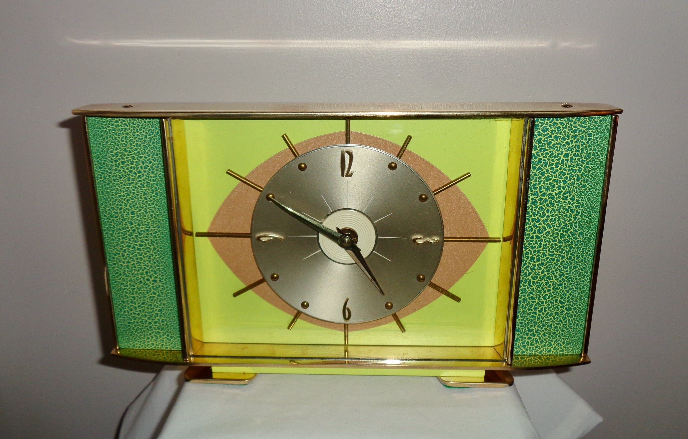 Vintage METAMEC Atomic Eye Shelf/Mantle Clock In Brass With Green Crac ...