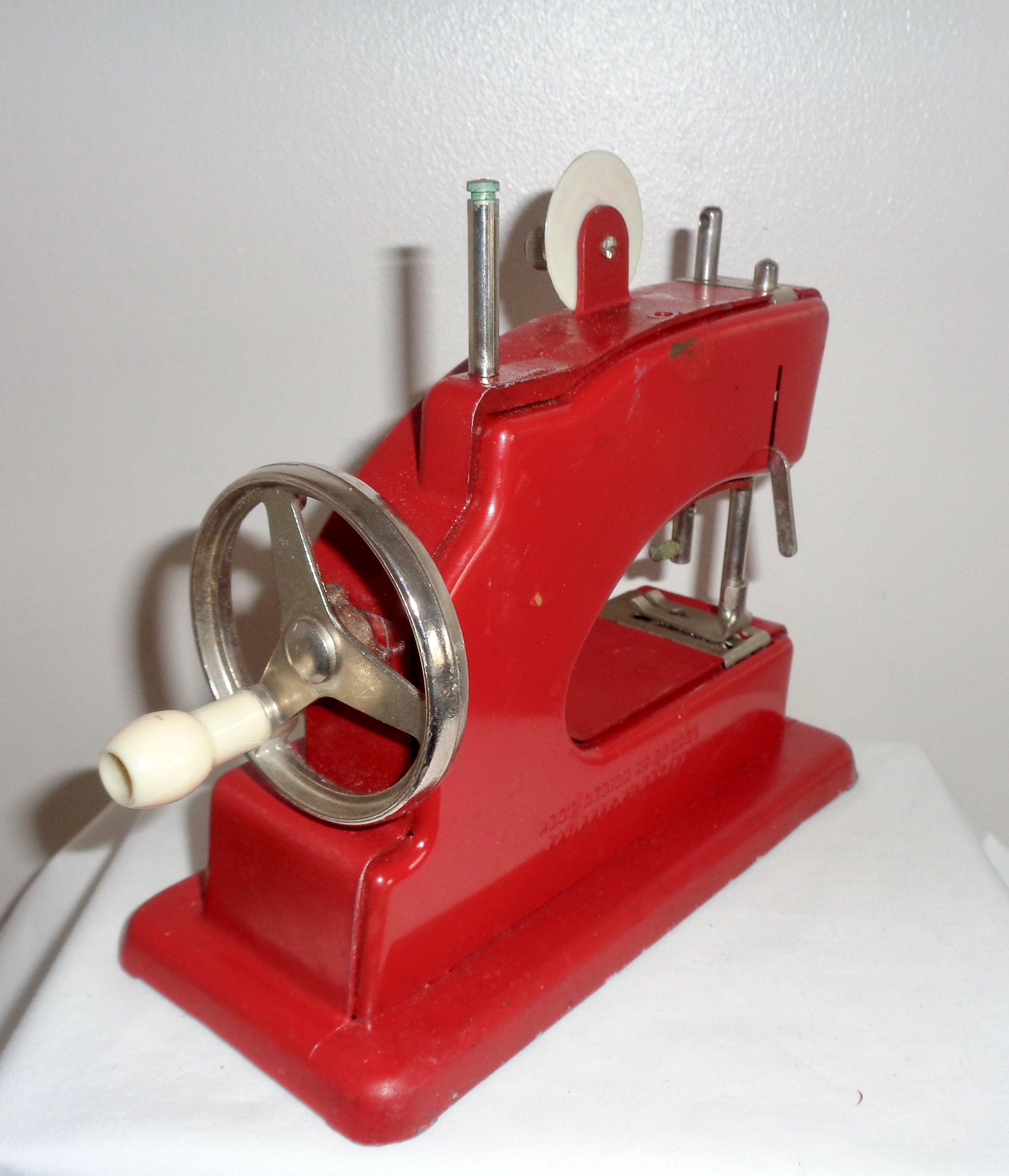 Vintage Vulcan Minor Miniature / Child's Sewing Machine In Its Origina ...