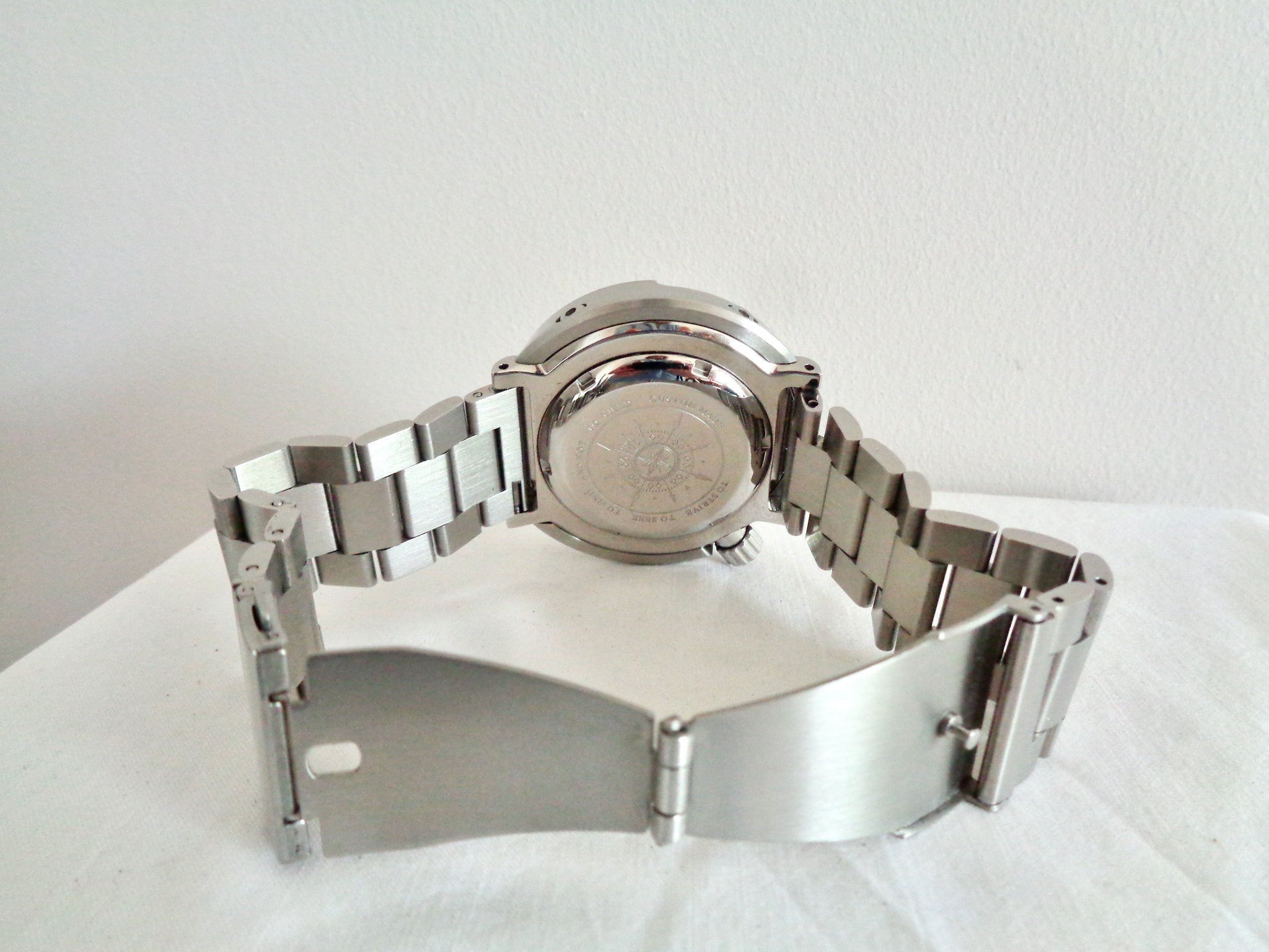 Heimdallr Sharkey Sea Shepherd Colourful Tuna Can Diver's Watch With Y ...