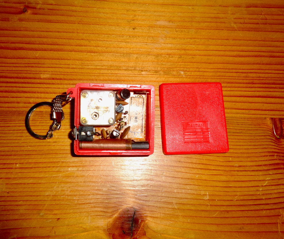 1960s Red Mini Radio BY-300 Portable Battery Micro Pocket Transistor ...