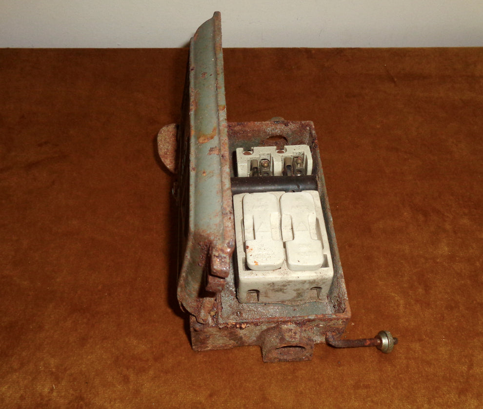 1930s Apex 599F Ceramic and Metal Electrical Fuse Box – Mullard ...