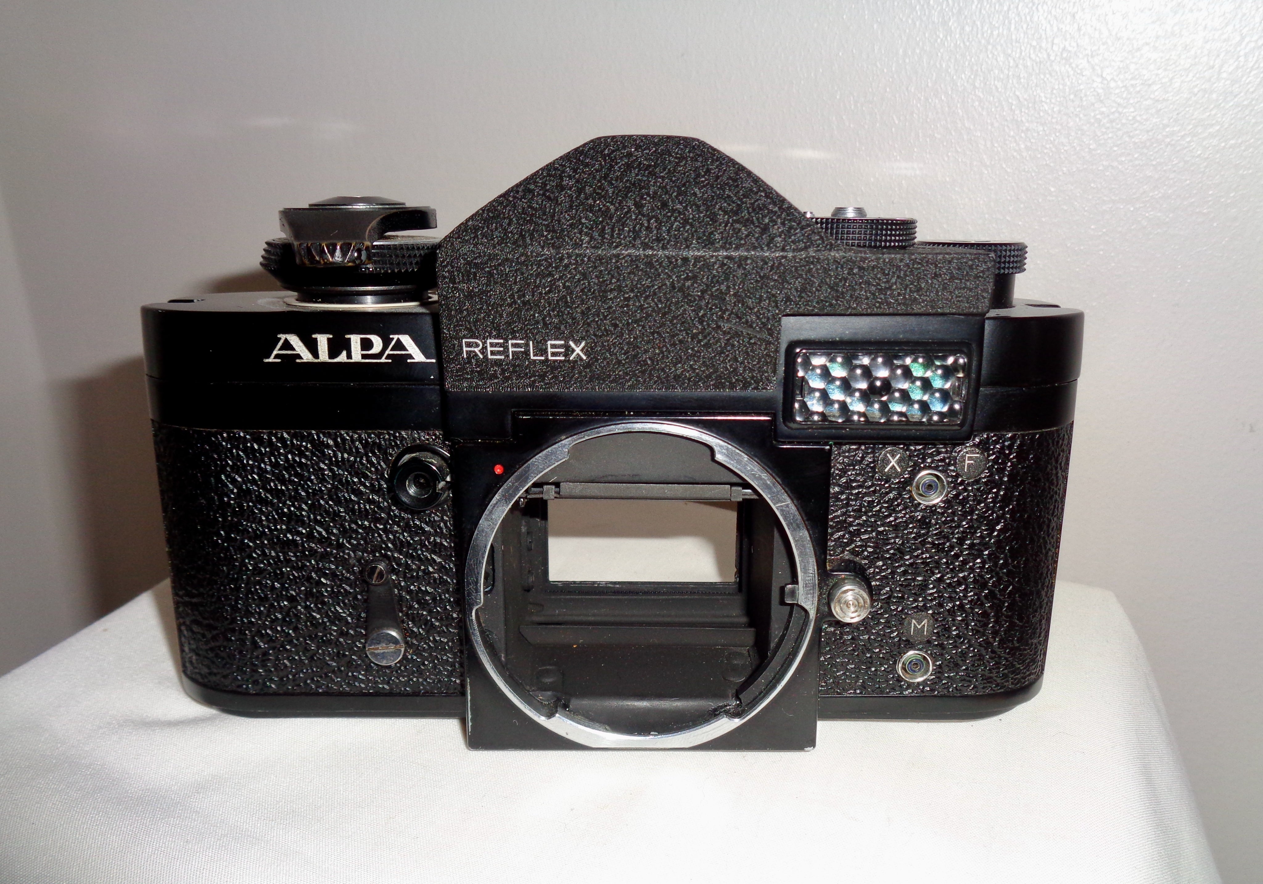 Alpa Reflex Model 6C 35mm Film SLR Black Camera Body – Mullard Antiques ...