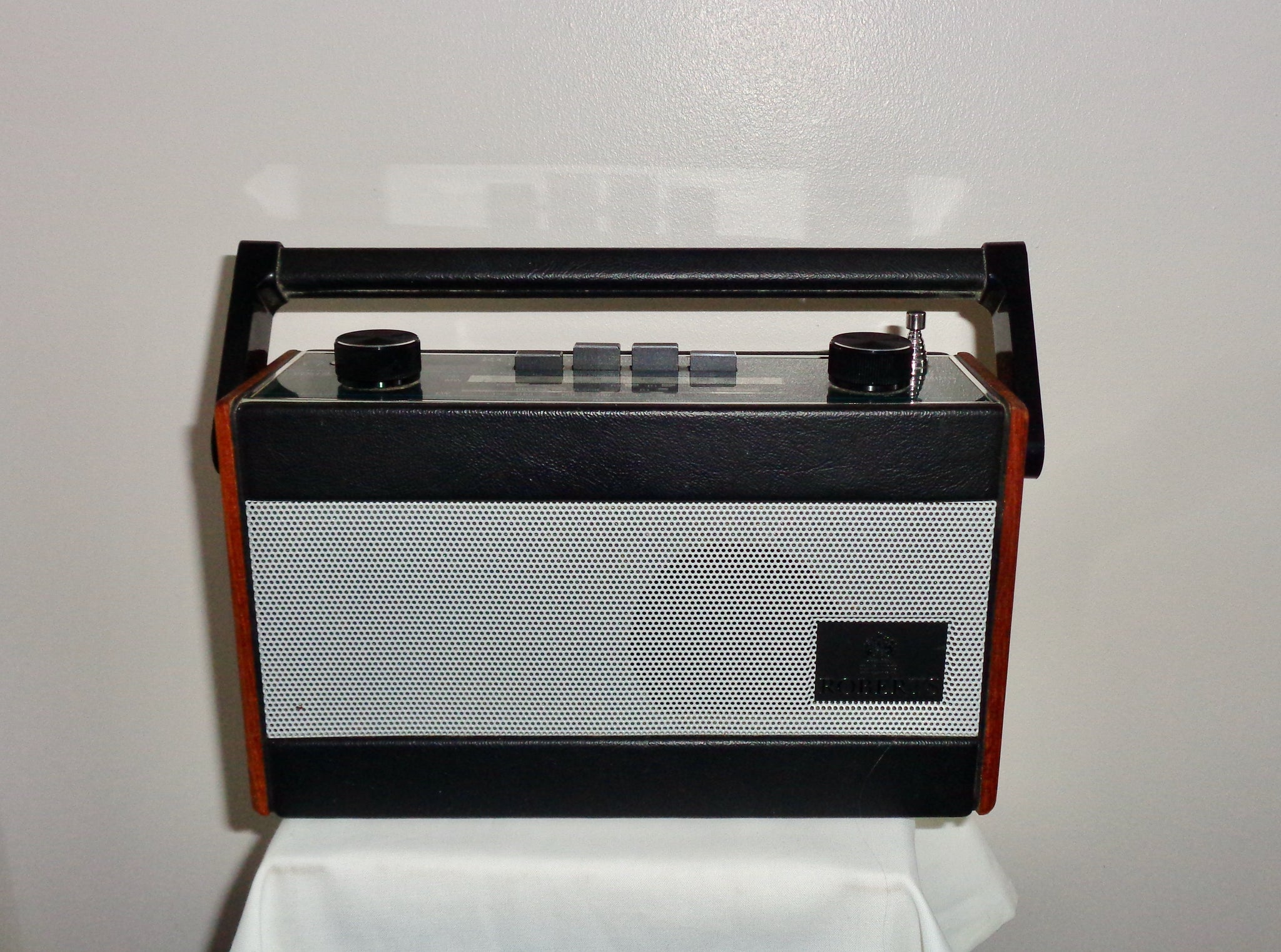 Vintage R717 Roberts Radio In Original Black Leatherette – Mullard ...