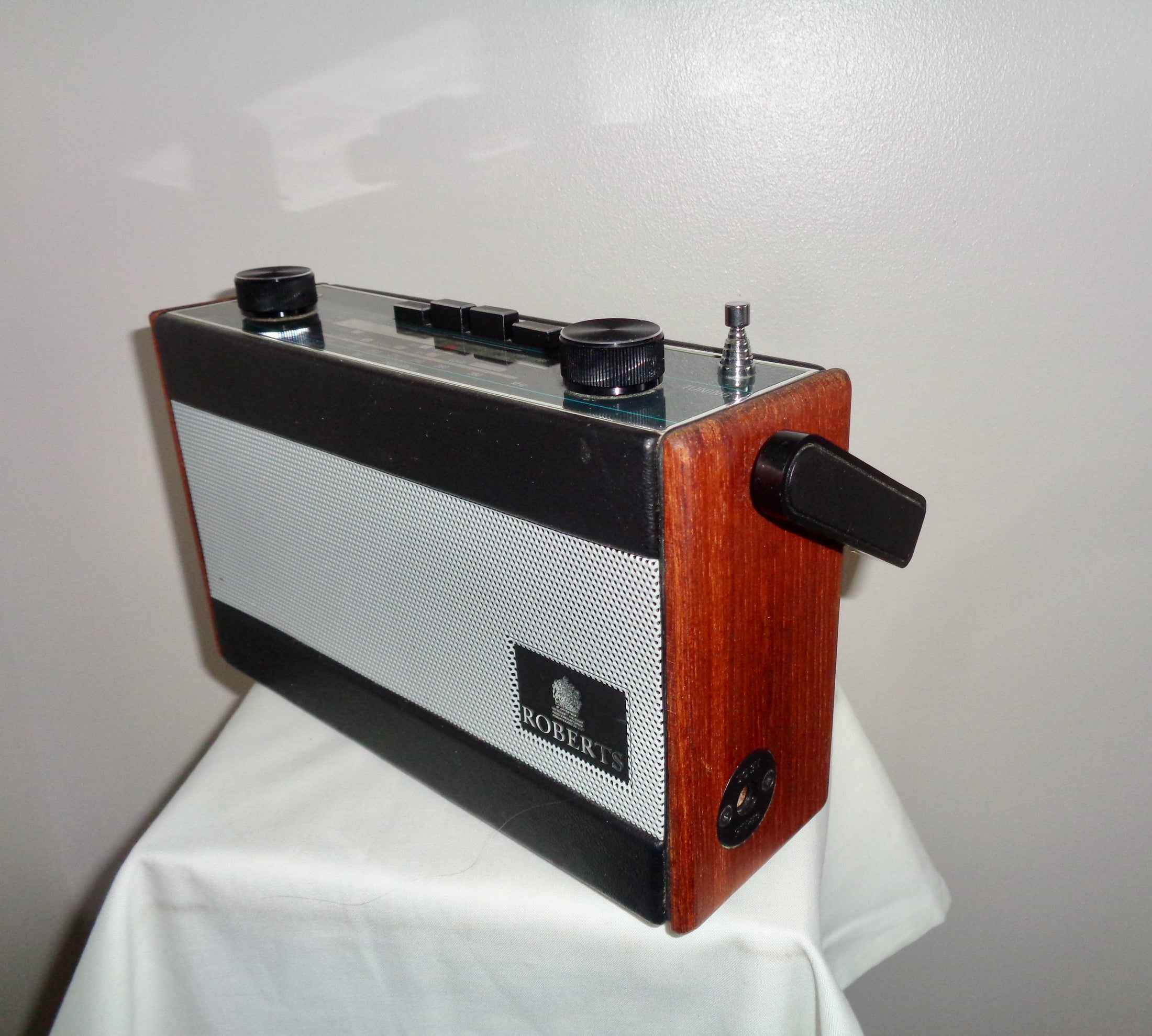 Vintage R717 Roberts Radio In Original Black Leatherette – Mullard ...