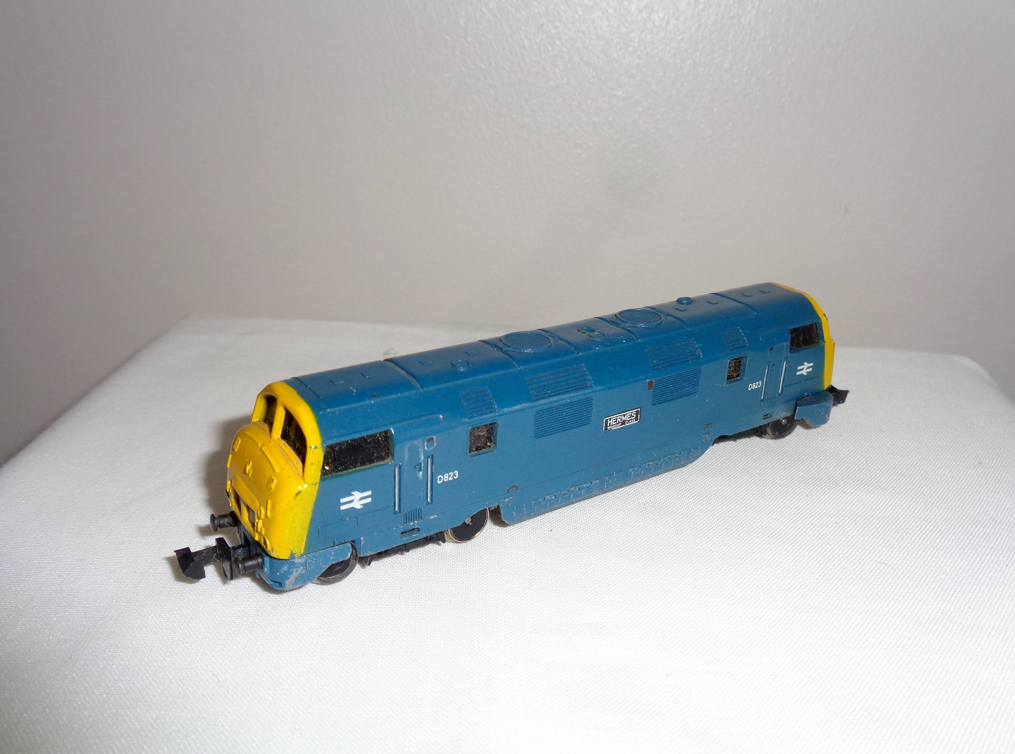 Vintage N-Gauge Trix Diesel Locomotive Hermes D823 – Mullard Antiques ...