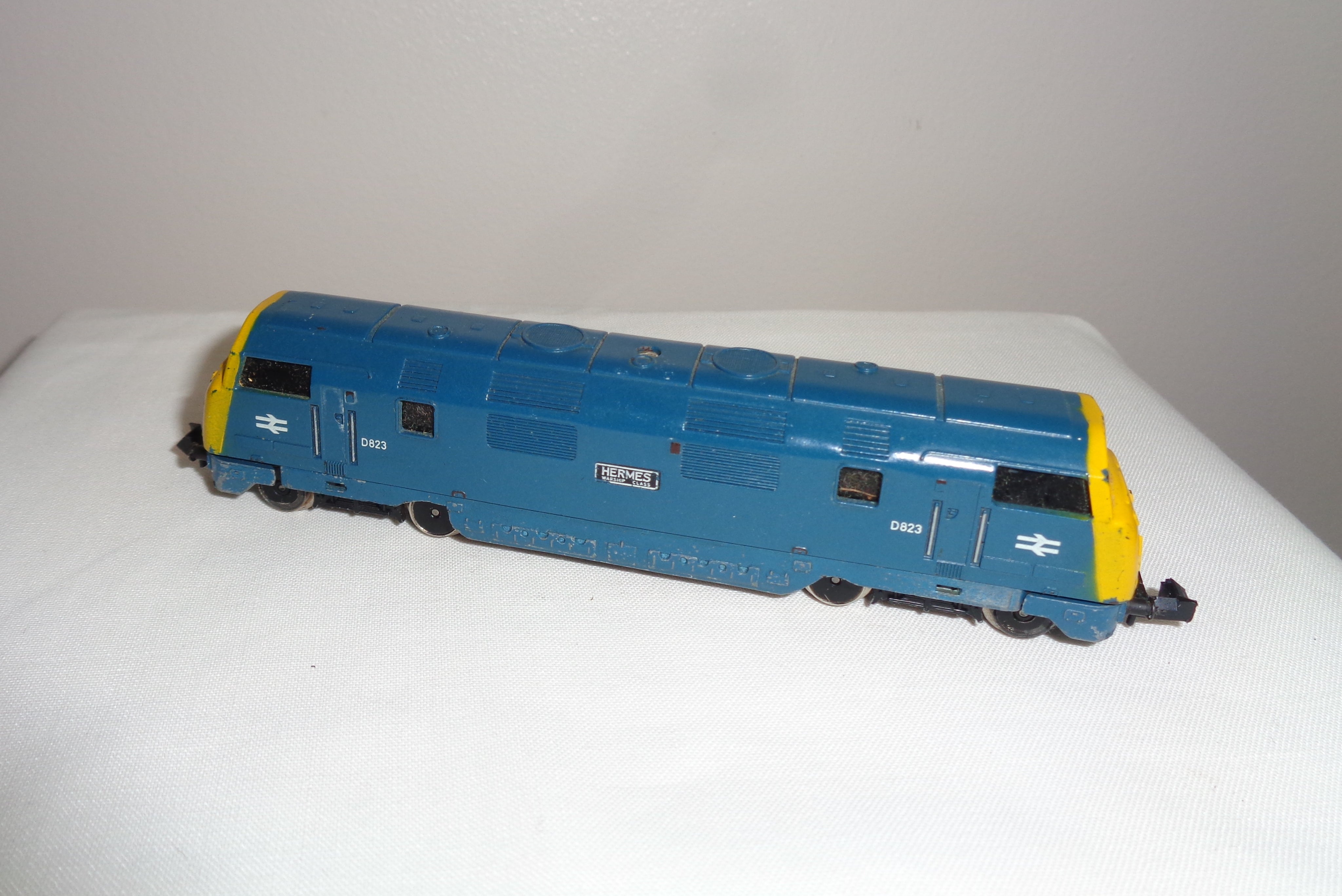 Vintage N-Gauge Trix Diesel Locomotive Hermes D823 – Mullard Antiques ...
