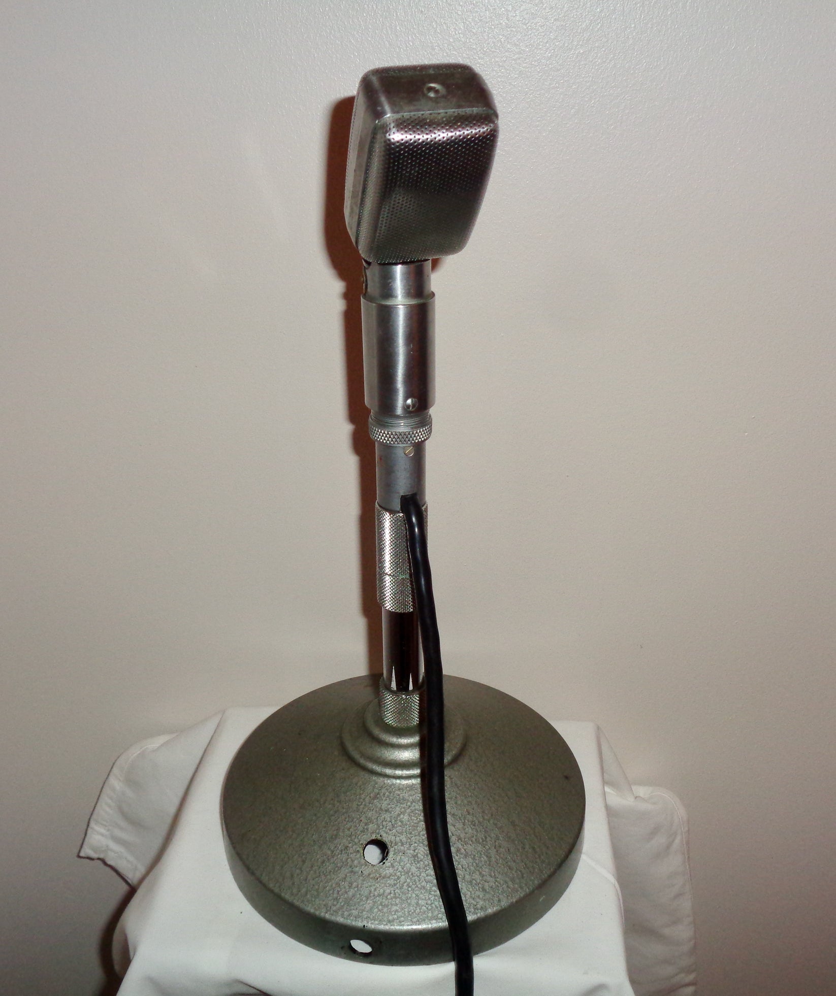 1960s Reslo RBL Black Label Ribbon Microphone 30-50 Ohm With Stand ...