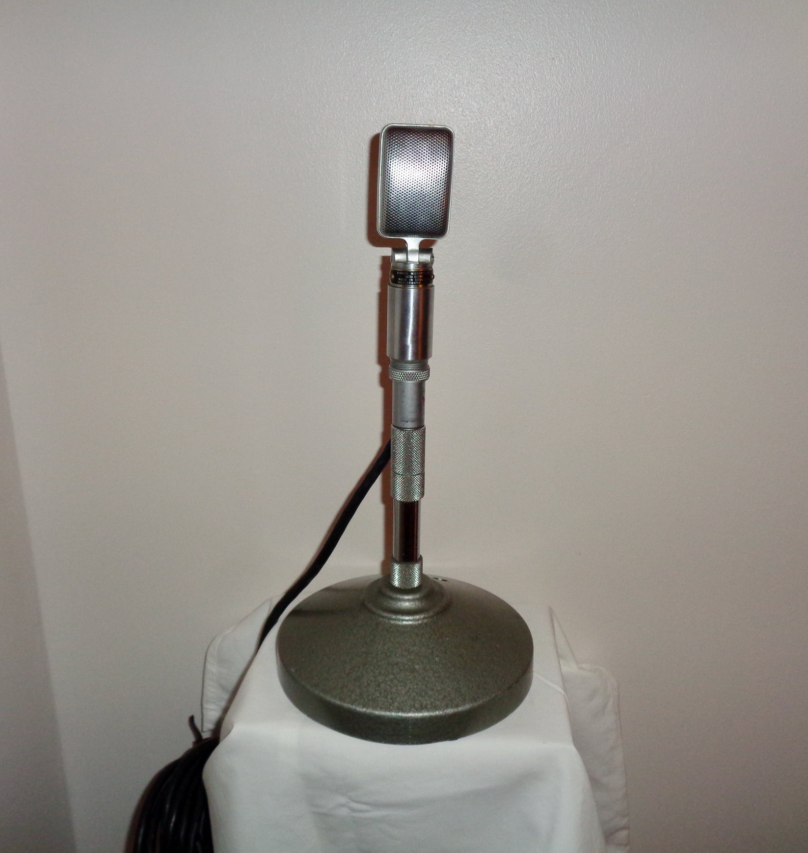 1960s Reslo RBL Black Label Ribbon Microphone 30-50 Ohm With Stand ...