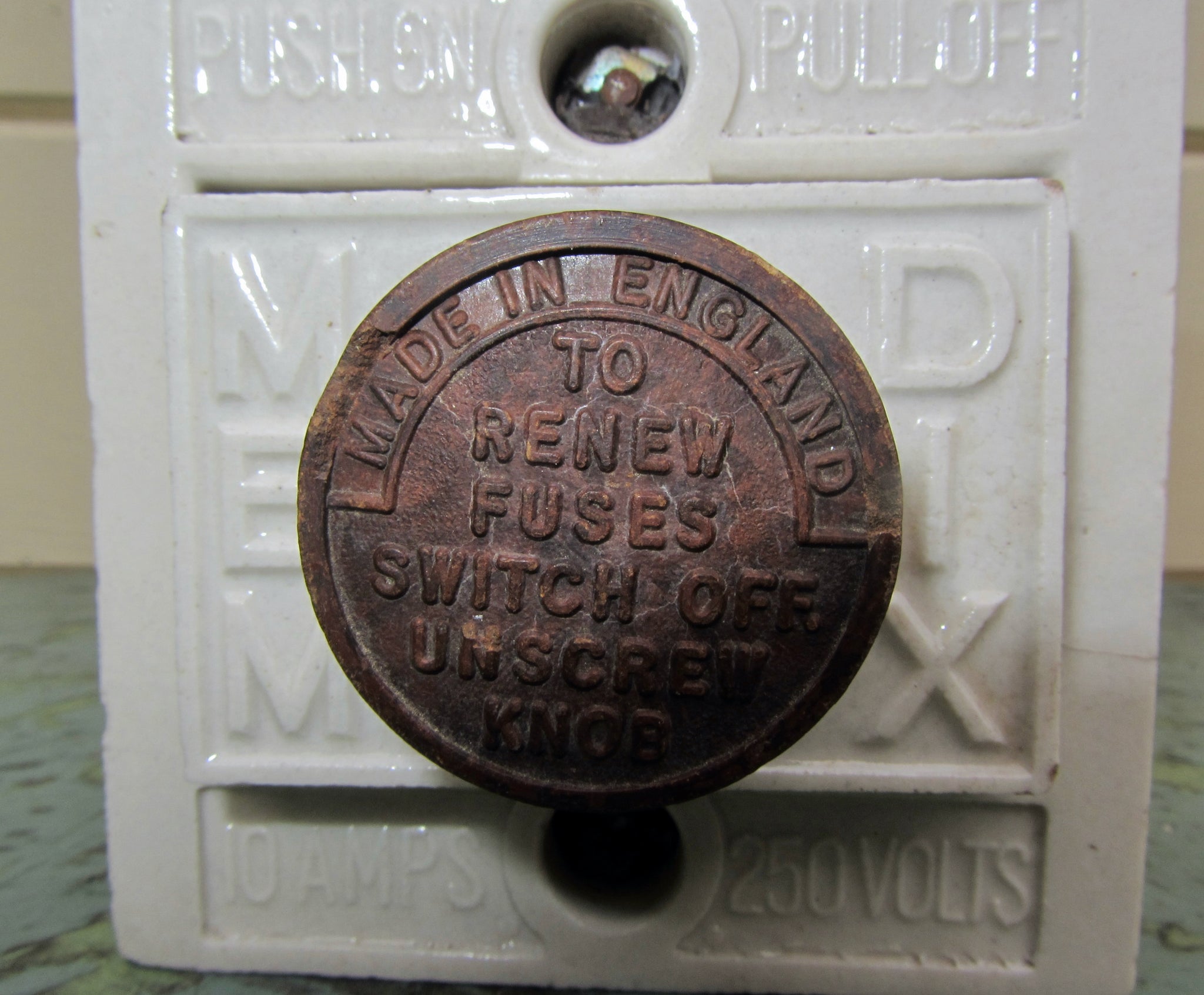 Vintage MEM DIX Ceramic Electrical Fuse Box – Mullard Antiques and ...